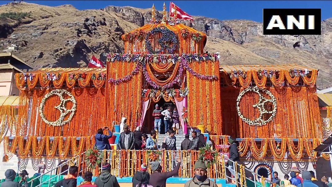 On Diwali, Badrinath Temple Decorated With 10 Quintals of Marigold ...
