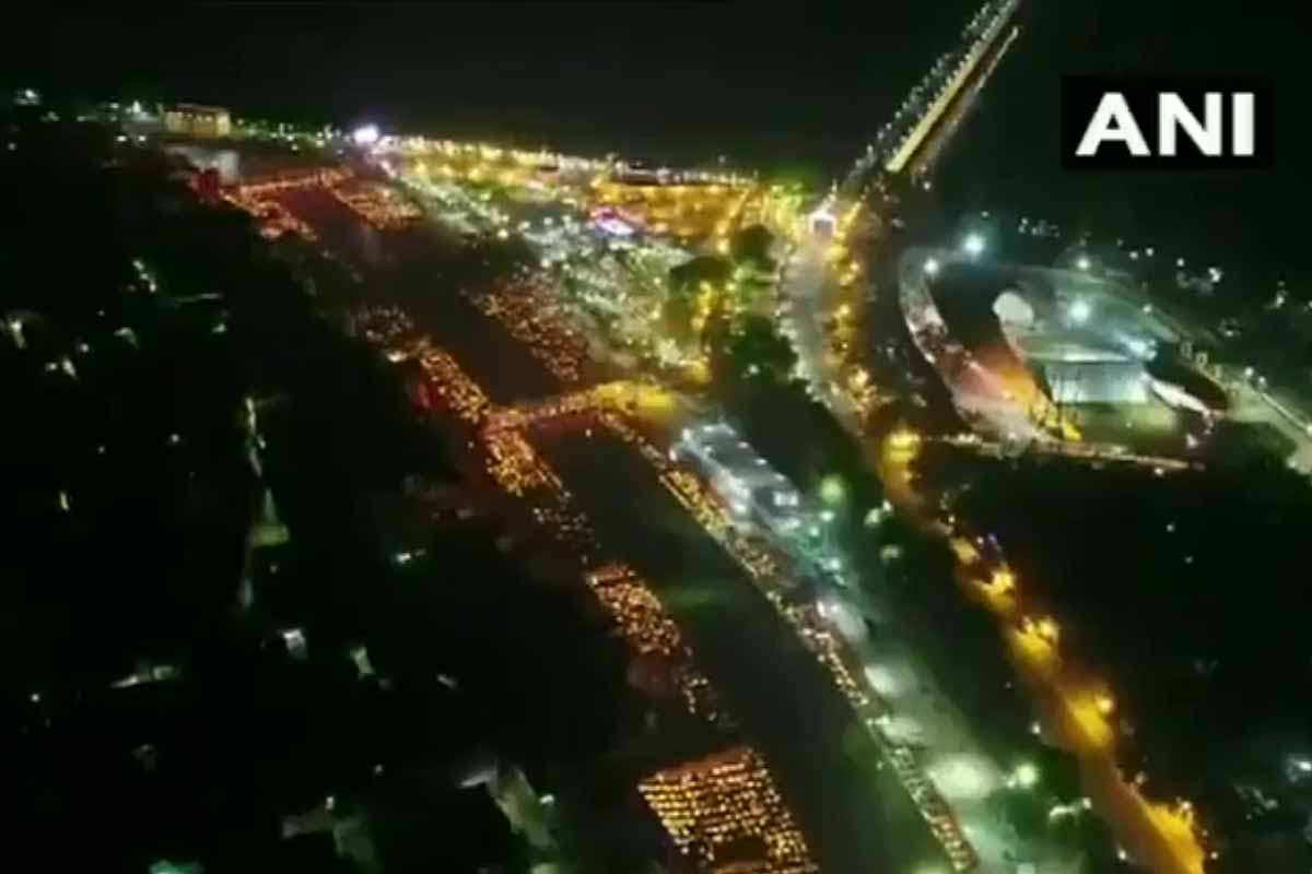 अयोध्या में भव्य दीपोत्सव की शुरुआत, भगवान श्रीराम की नगरी के देखें फोटो