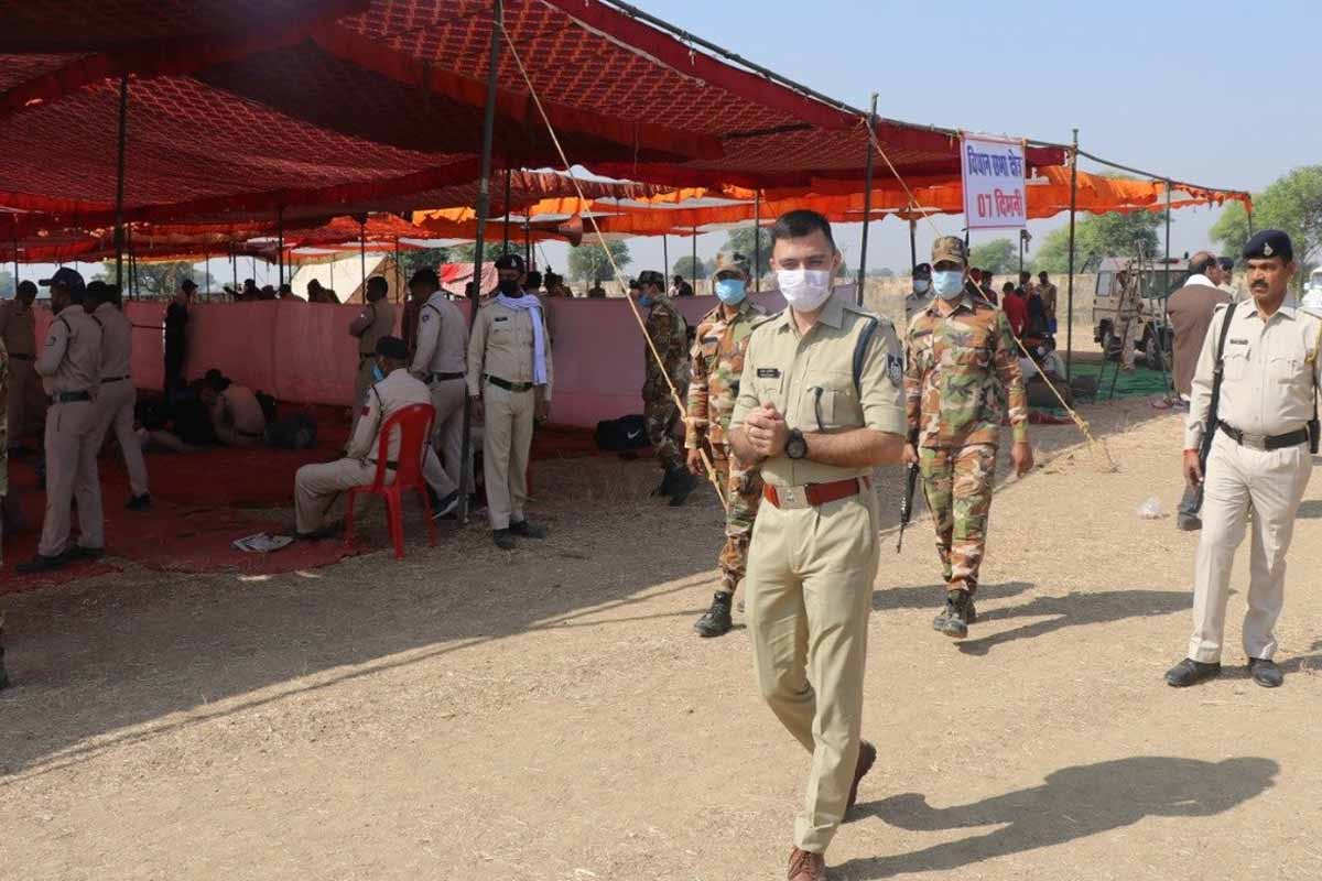 MP By-Polls: मुरैना में Violence, फायरिंग की घटनाओं को लेकर कुछ लोग ...