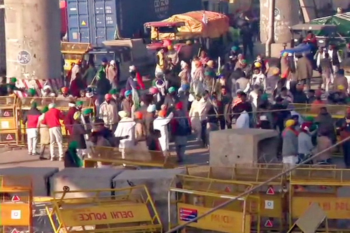 Farmers Protest: Traffic Movement Hit in Key Roads of Delhi as Police ...