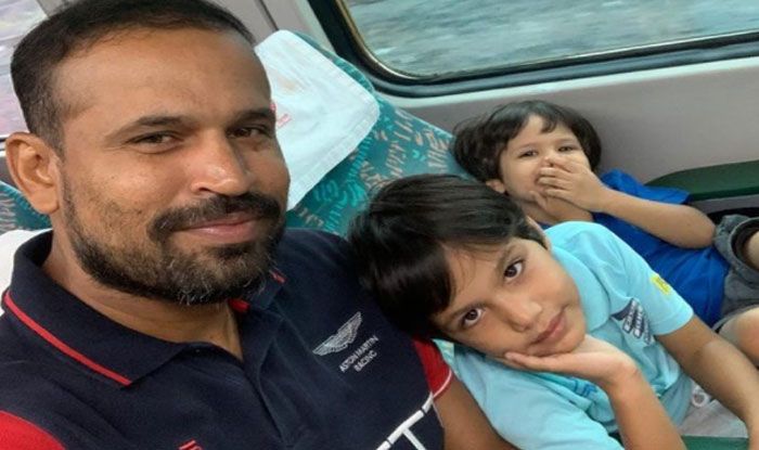 पापा यूसुफ पठान की राह चला बेटा आयान, चाचा इरफान की गेंद पर उड़ा रहा ...