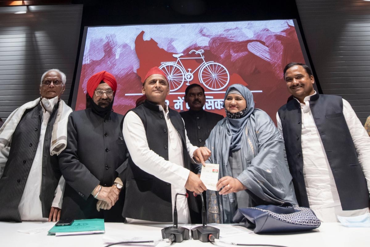 योगी सरकार के मंत्री मोहसिन रजा ने सुमैया राना के समाजवादी पार्टी में ...