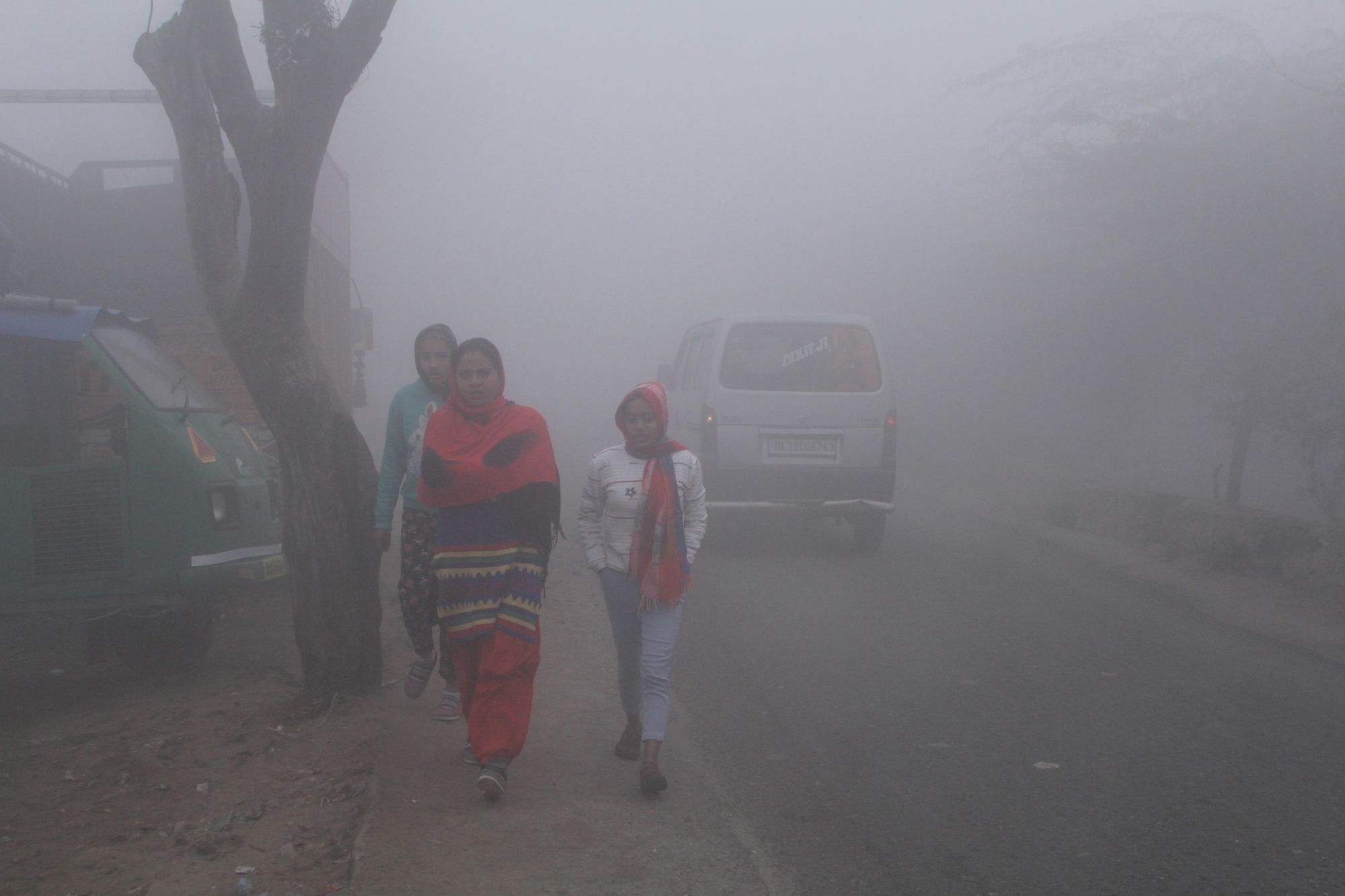 Delhi Weather Today: Chilly Winds Bring Cold Conditions, Mercury Drops ...