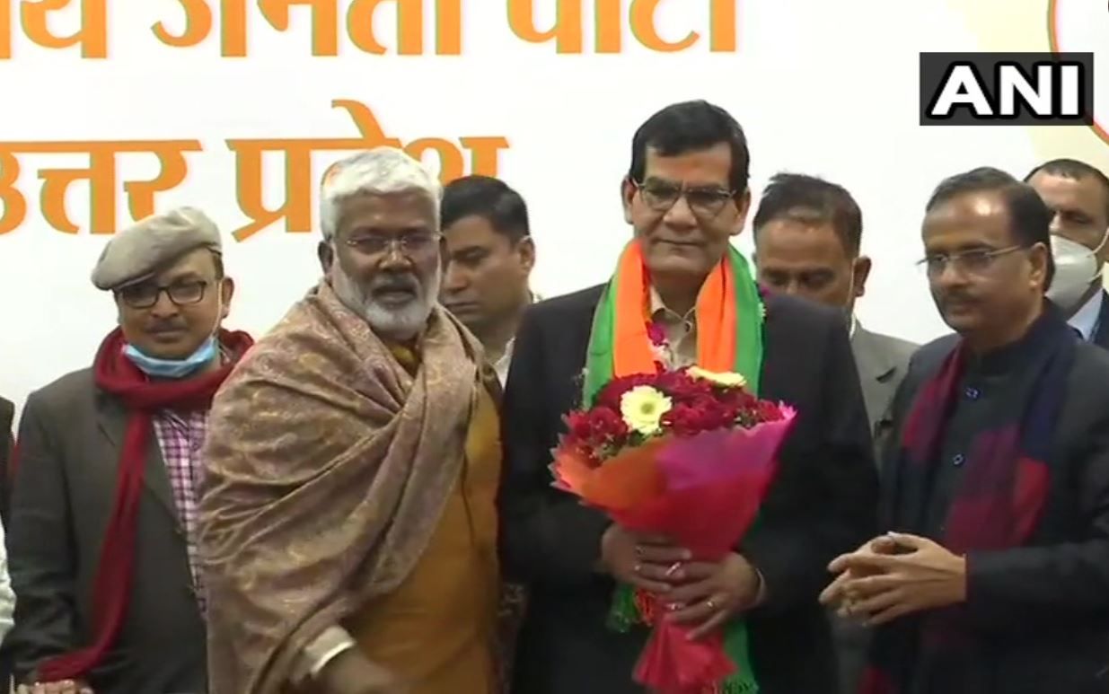 AK Sharma, Former IAS Officer, PM Modi's Close Aide, Joins BJP in ...