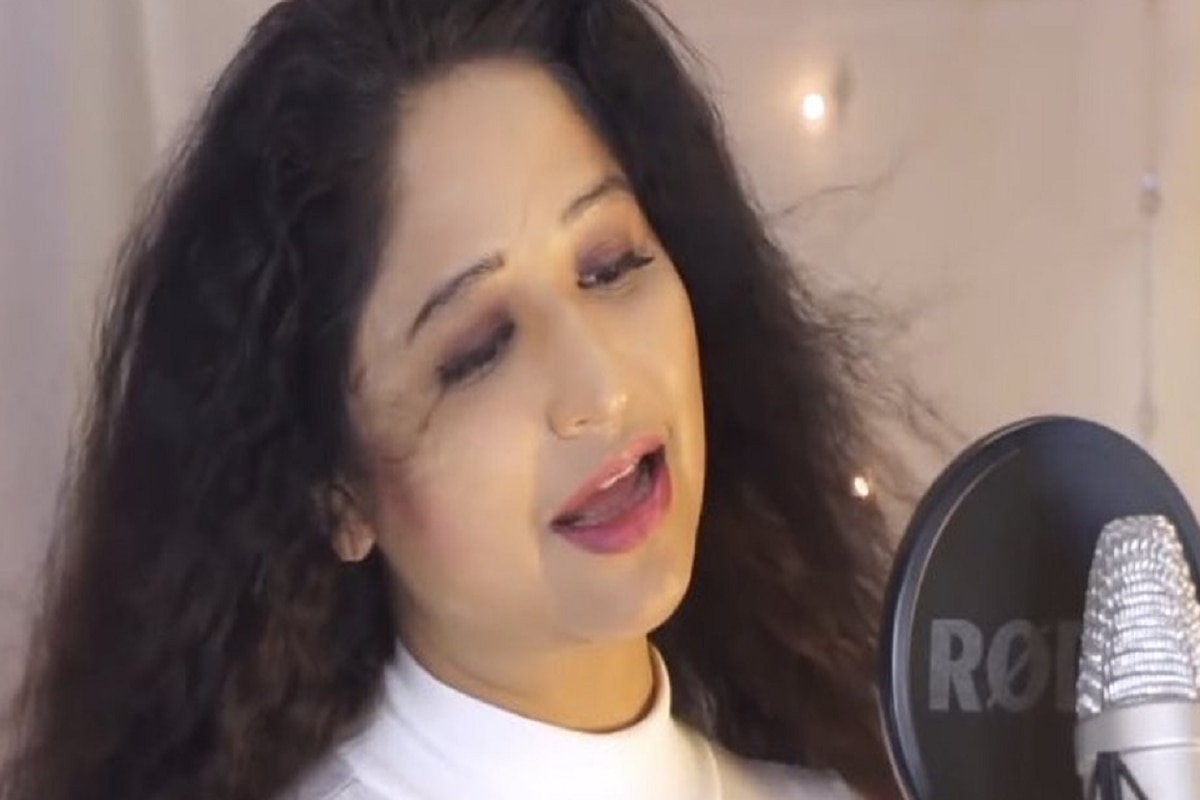 Singer Renu Sharma Accuses Maharashtra Minister Dhananjay Munde of Rape ...