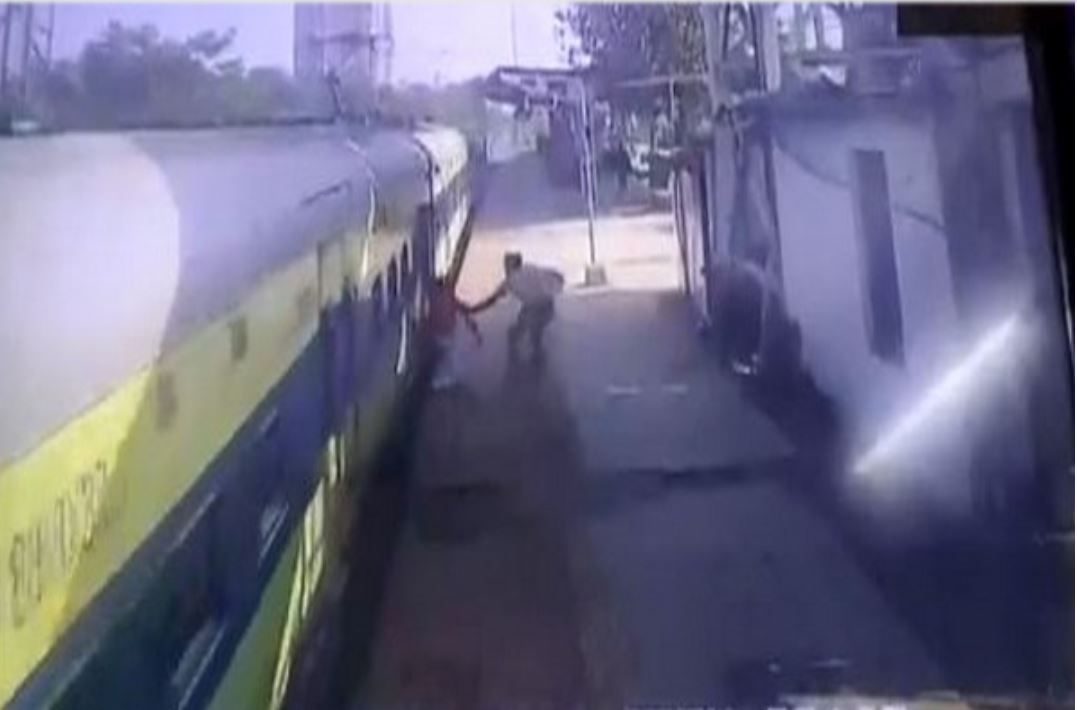 RPF Personnel Saves Differently-Abled Man From Falling Under Train in ...