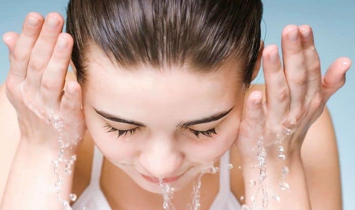 5 Signs You Are Not Washing Your Face The Way You Should