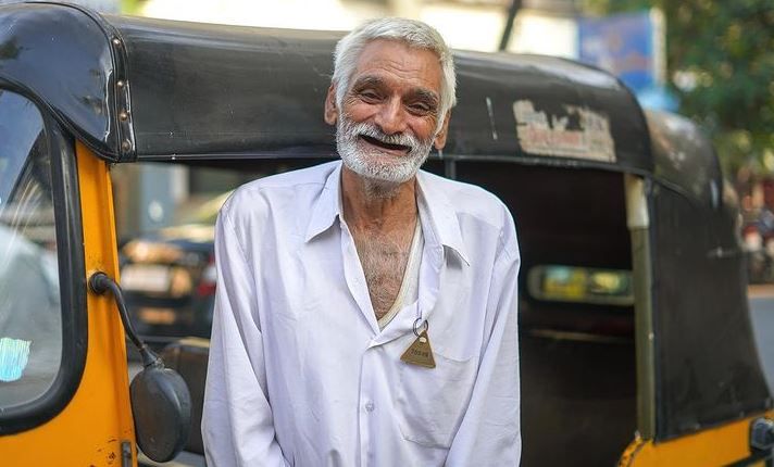 Elderly Autorickshaw Driver Sells House to Fulfill His Granddaughter's ...