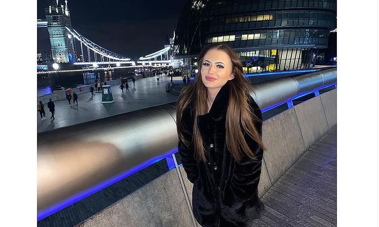 This 24-yr-old Female Bus Driver is Constantly Told She is 'Too Pretty ...