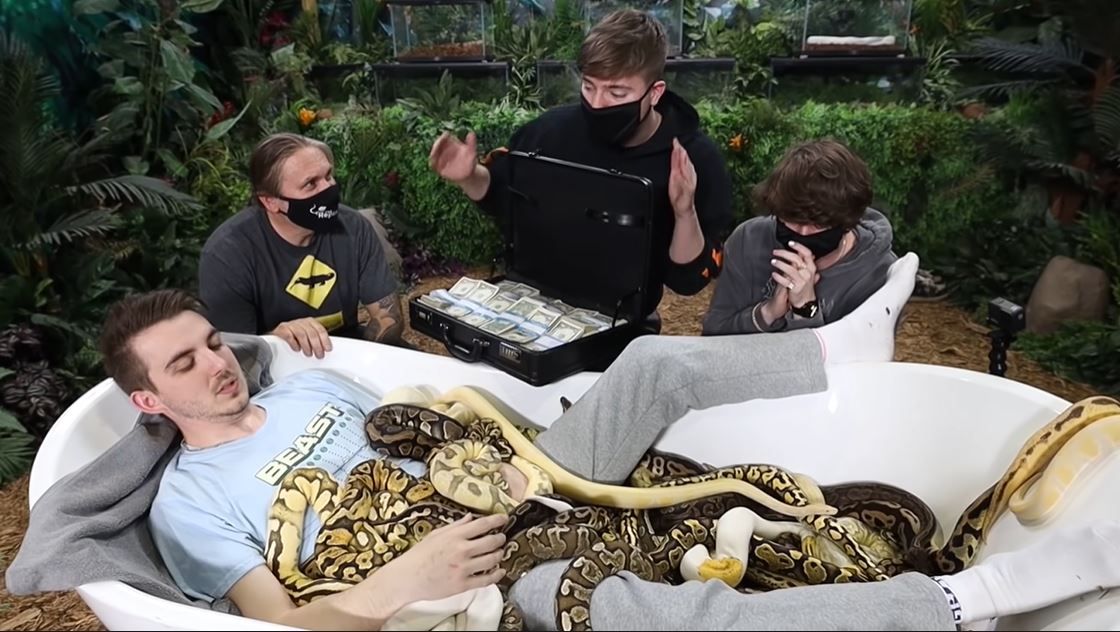 Viral Video of Man Lying in a Tub Full of Snakes for Rs 7.5 Lakhs ...