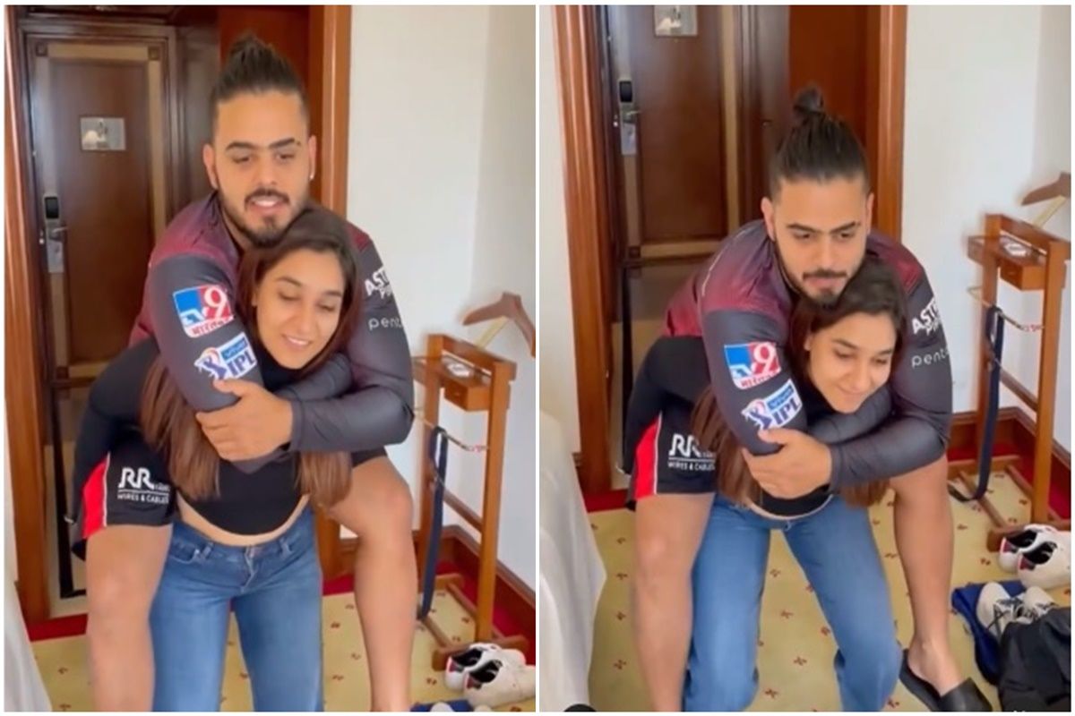 Nitish Rana को कंधे पर उठाकर स्क्वॉट लगाती नजर आईं वाइफ Saachi Marwah