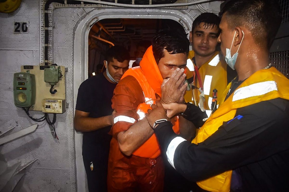 Captain of Sunken Barge P305 Ignored Cyclone Warning, Life Rafts Had ...