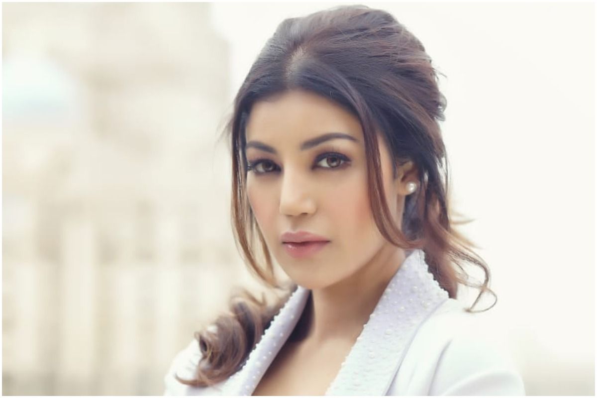 Debina Bonnerjee Supports Fashion Industry With Her Unique Initiative ...