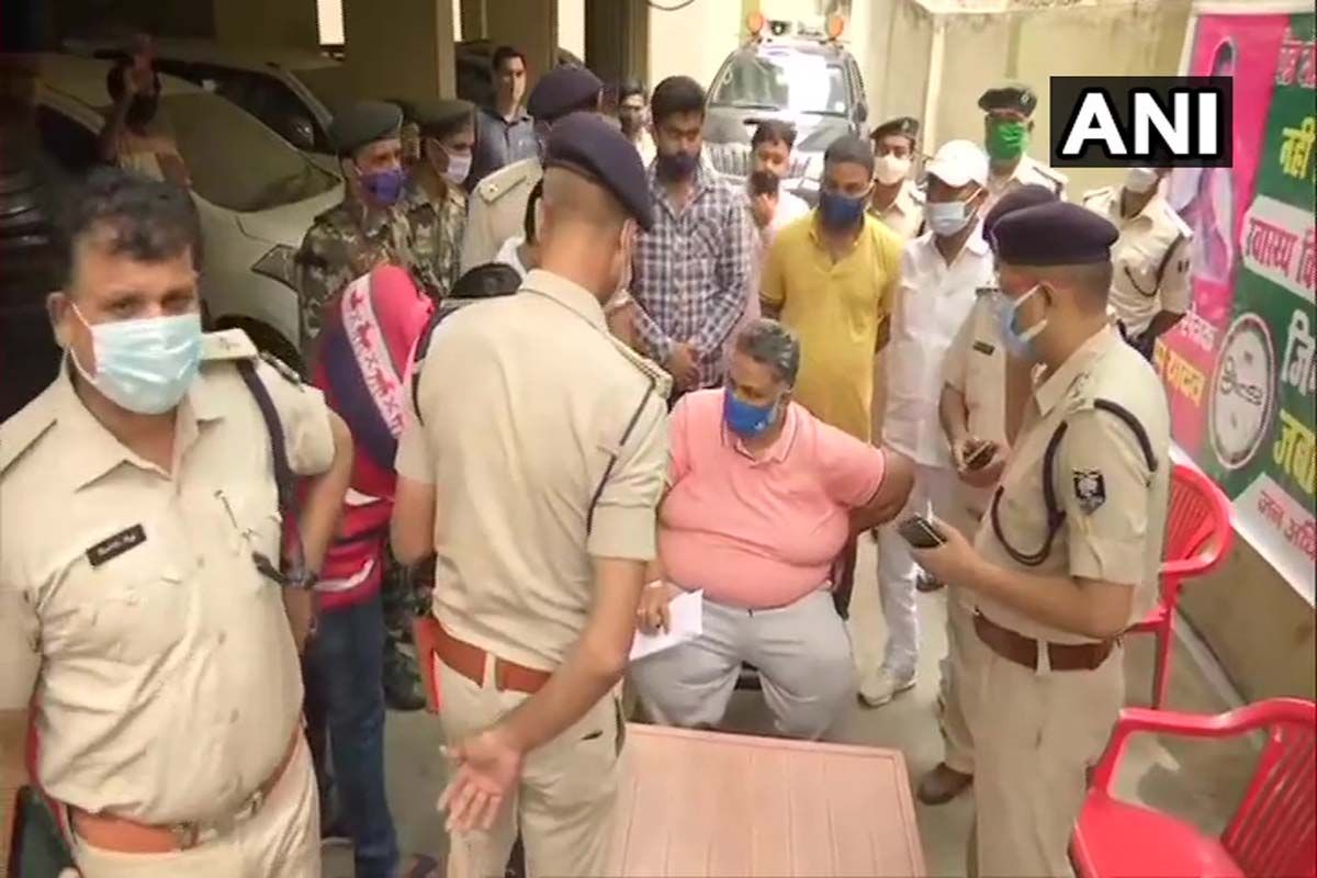 Bihar Lockdown: लॉकडाउन तोड़ने के आरोप में पूर्व सांसद पप्पू यादव गिरफ्तार, रूडी के एंबुलेंस पर ...