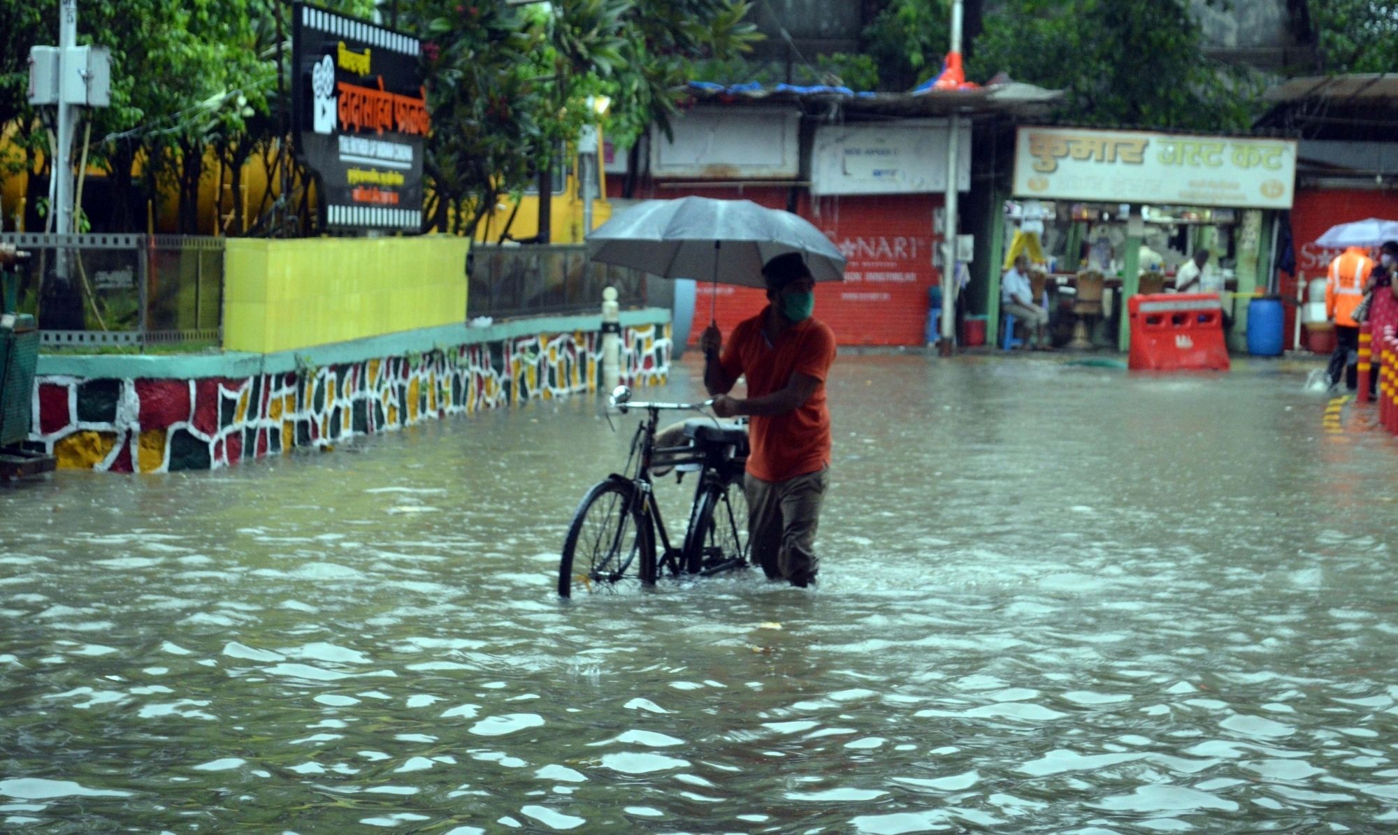 Monsoon Arrives in Mumbai: Red Alert in Raigad, Over 1,000 People ...