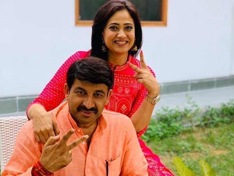 Manoj Tiwari की पहली पत्नी हुस्न से मचाती हैं तहलका, Shweta Tiwari की ...