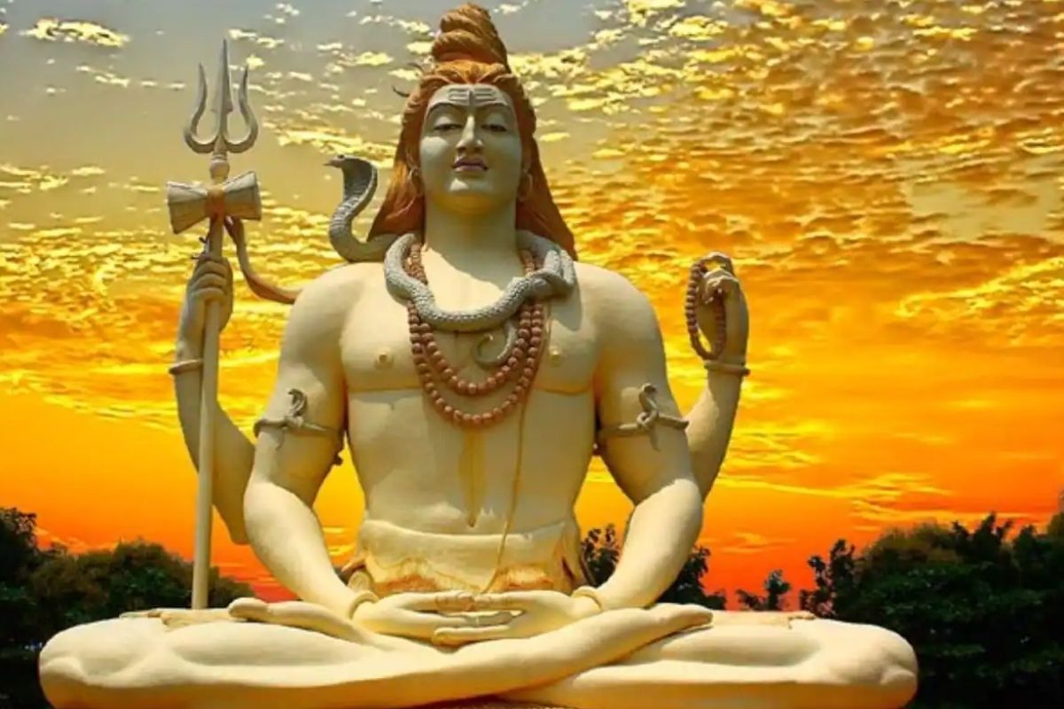 Shravan 2021: श्रावण महिन्यात पूजा करण्याआधी जाणून घ्या महादेवाला काय ...