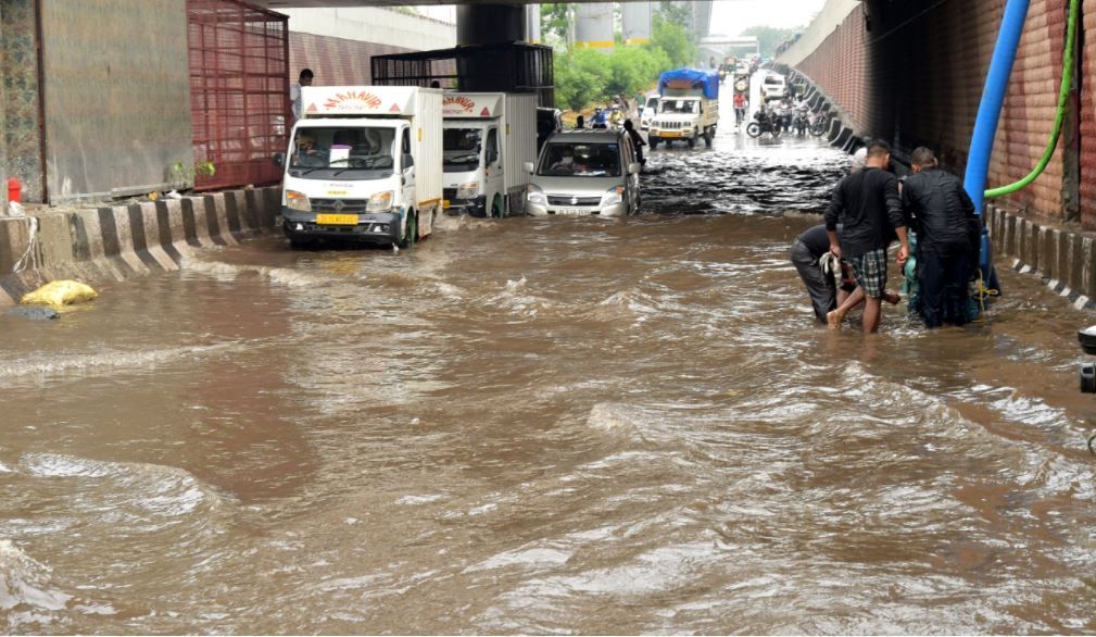 Delhi Crippled by Record Rains, Waterlogging And Traffic Snarls | 10 Points