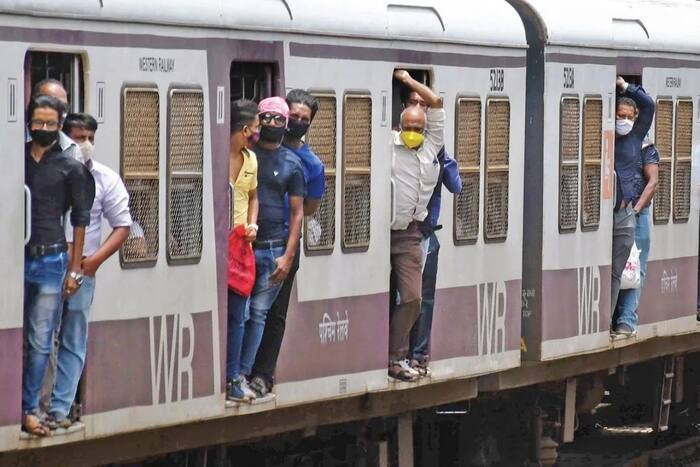 Mumbai Local Faces Signal Problem at Jui Nagar Railway Station, Several ...