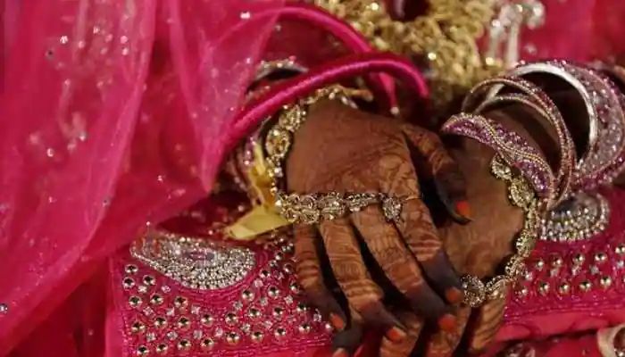 पहले जेठ फिर ससुर ने बारी-बारी से किया बहु का रेप, पुलिस के पास वीडियो ...