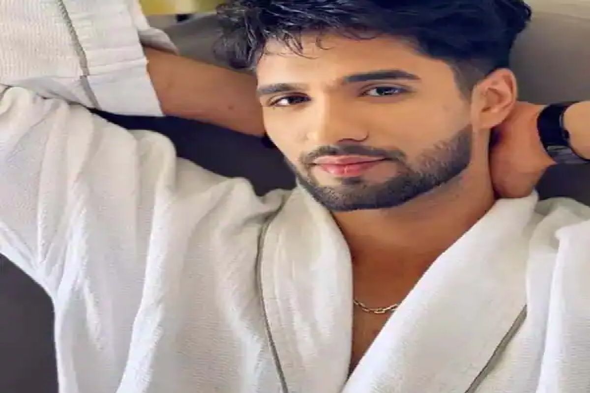 Bigg Boss OTT Kumkum Bhagya Actor Zeeshan Khan Who Appeared In Bathrobe At Airport is The Second ...