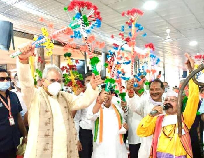 Video of Chhattisgarh CM Bhupesh Baghel's Dance During Hareli Festival ...