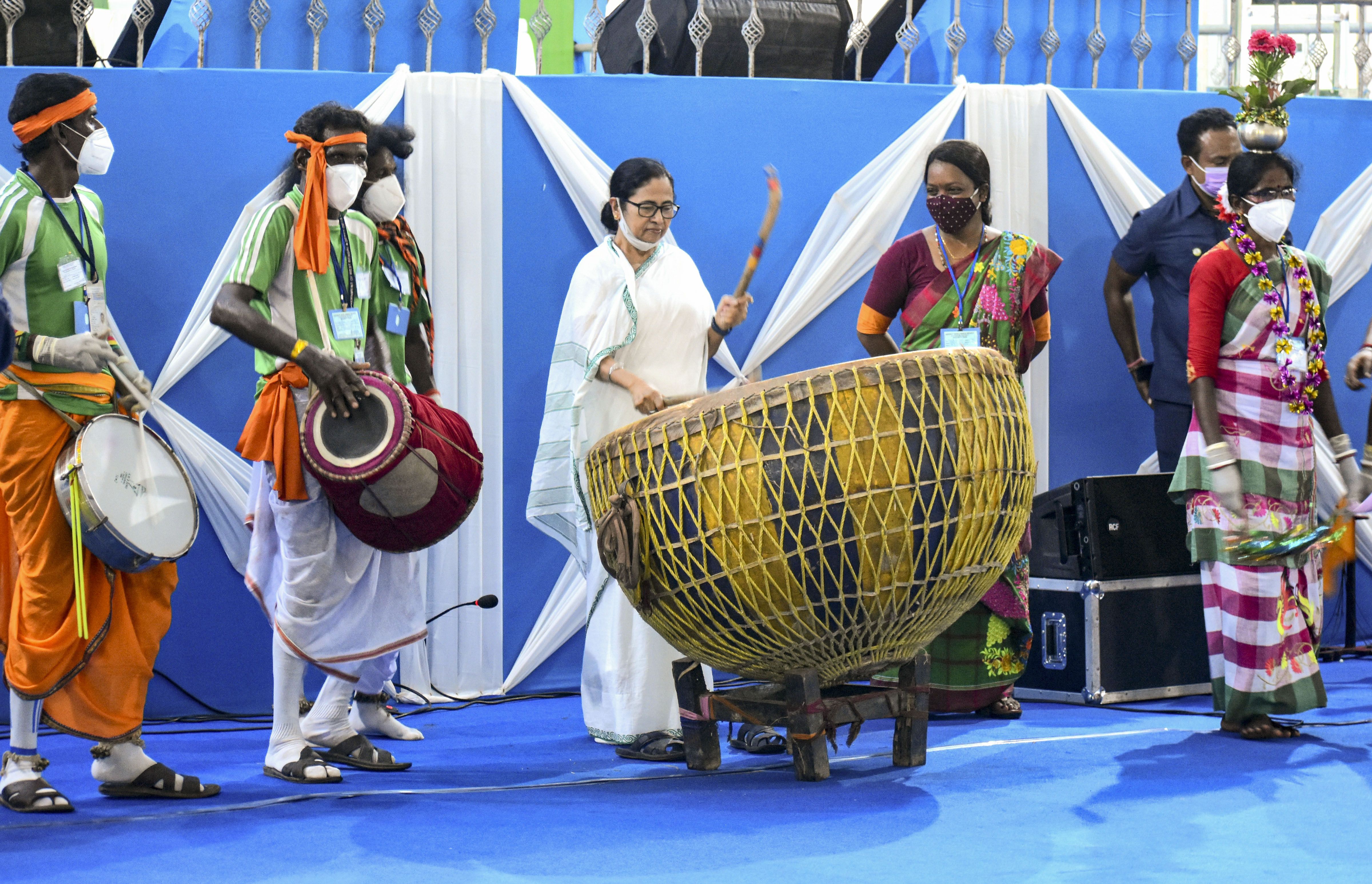 Bengal CM Mamata Banerjee Shakes a Leg, Plays Drum During World Tribal ...