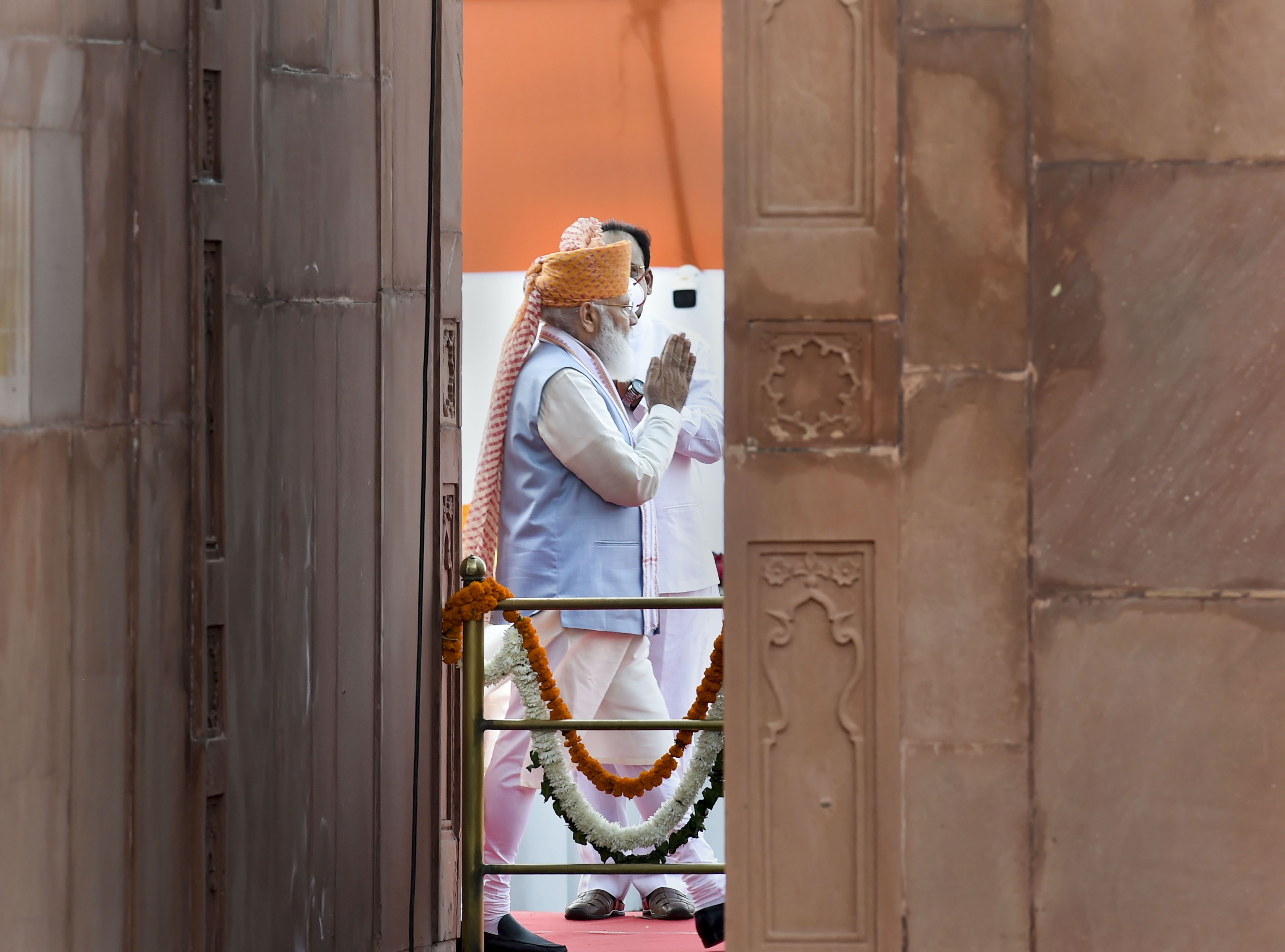 PM Modi Continues Saffron Turban Tradition, Dons ‘Nehru’ Jacket Over ...