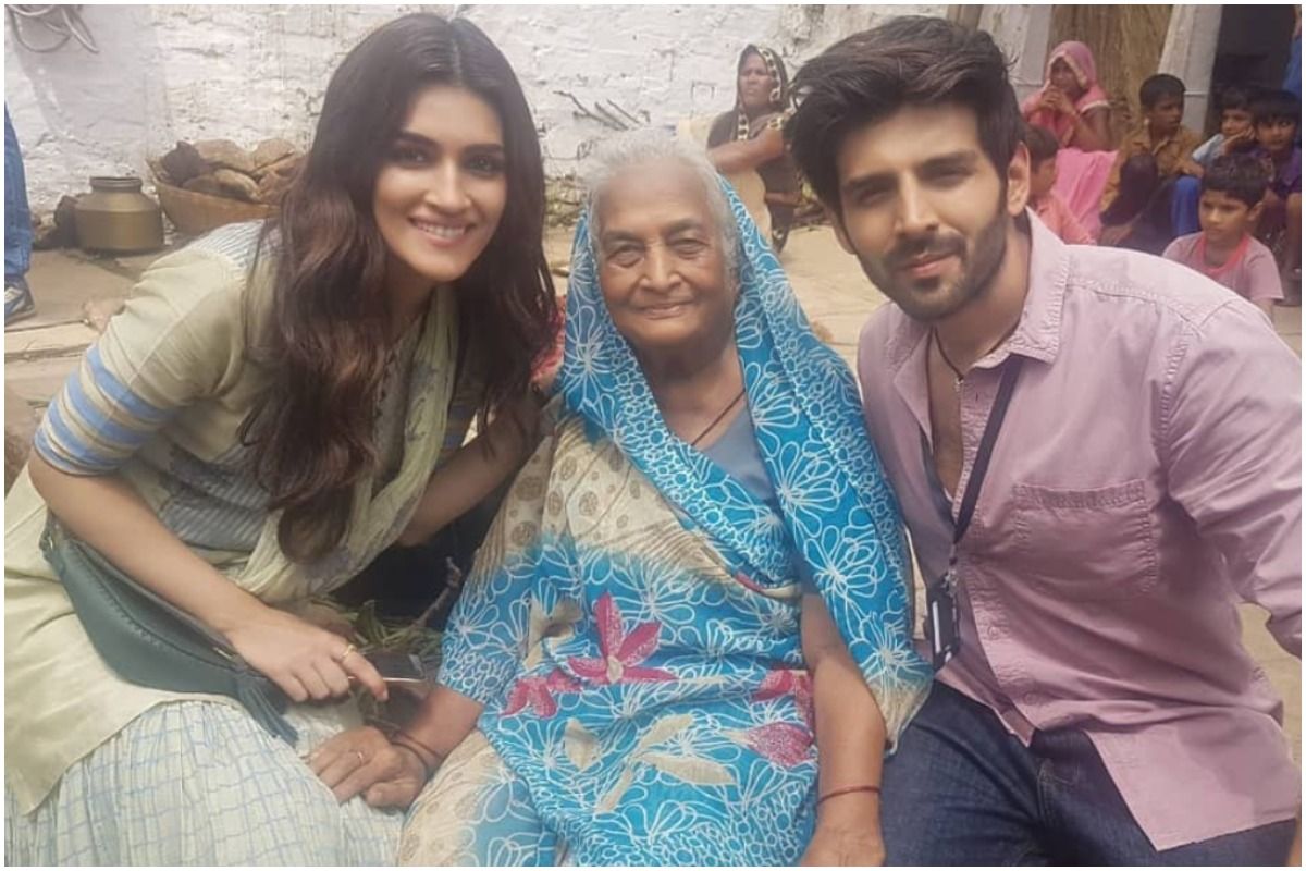 Veteran Actor Sunita Shirole Seeks Financial Help: Aaj Main Duniya Ke ...