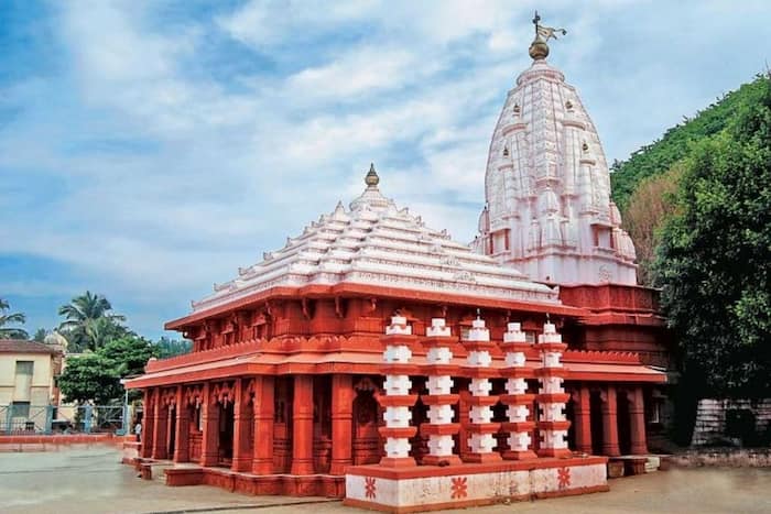 Ganpatipule : गणपतीपुळेला पर्वतात निर्माण झाली आहे गणेशाची स्वयंभू ...