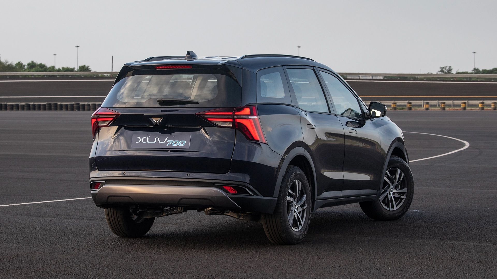 Mahindra XUV 700: महिंद्रा XUV 700 की बुकिंग इस तारीख से होगी शुरू ...