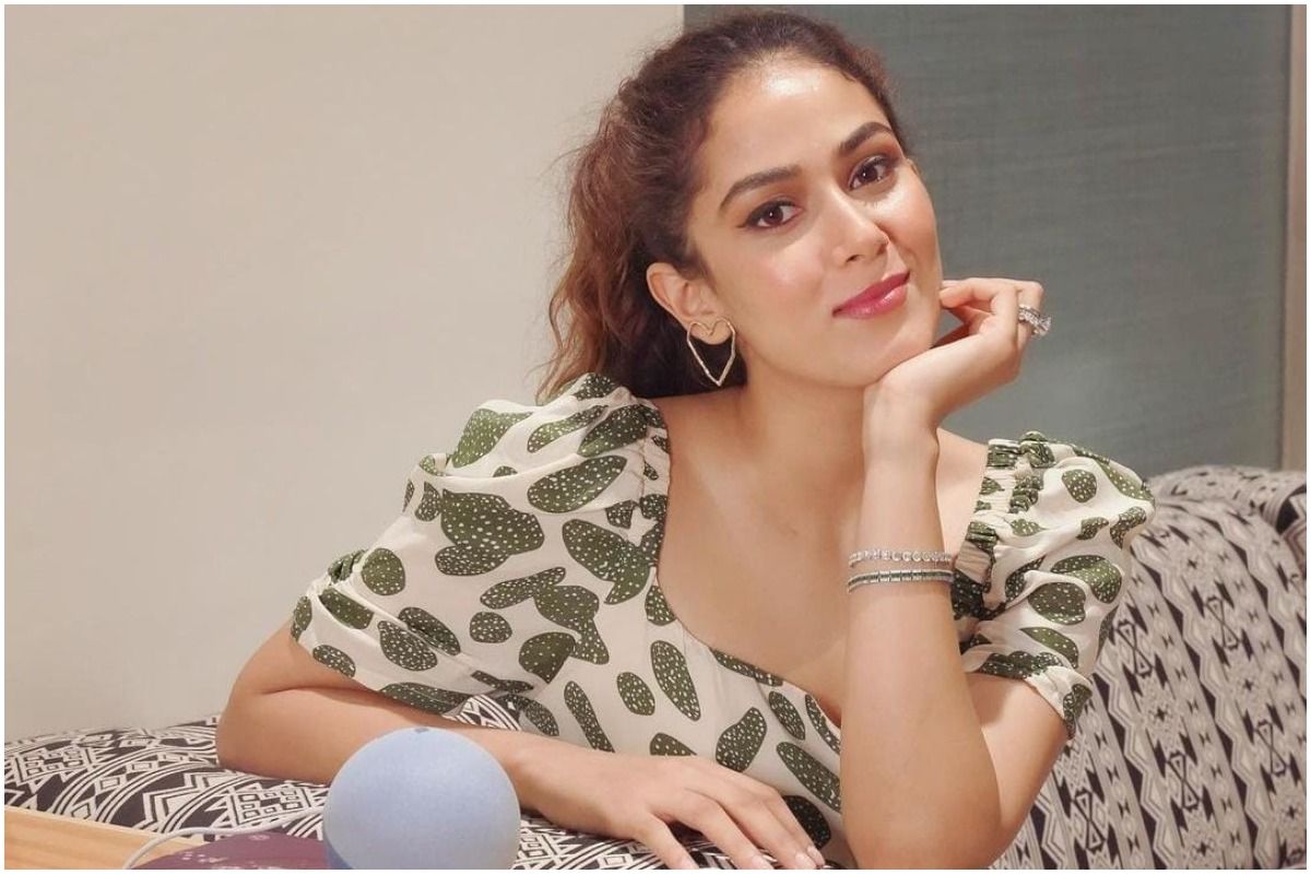 Mira Rajput's Rs 7K Printed Mini Dress Is Perfect For Your Wardrobe