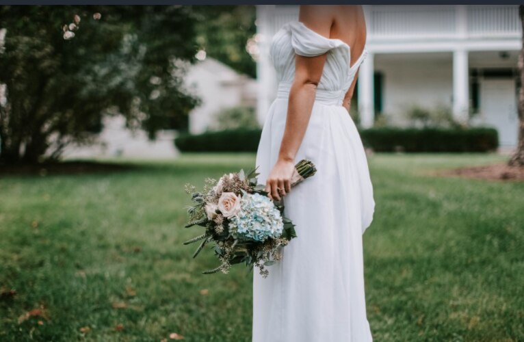 Bride Sues Wedding Venue For Rs 1.5 Crore After She Slips on Dance ...