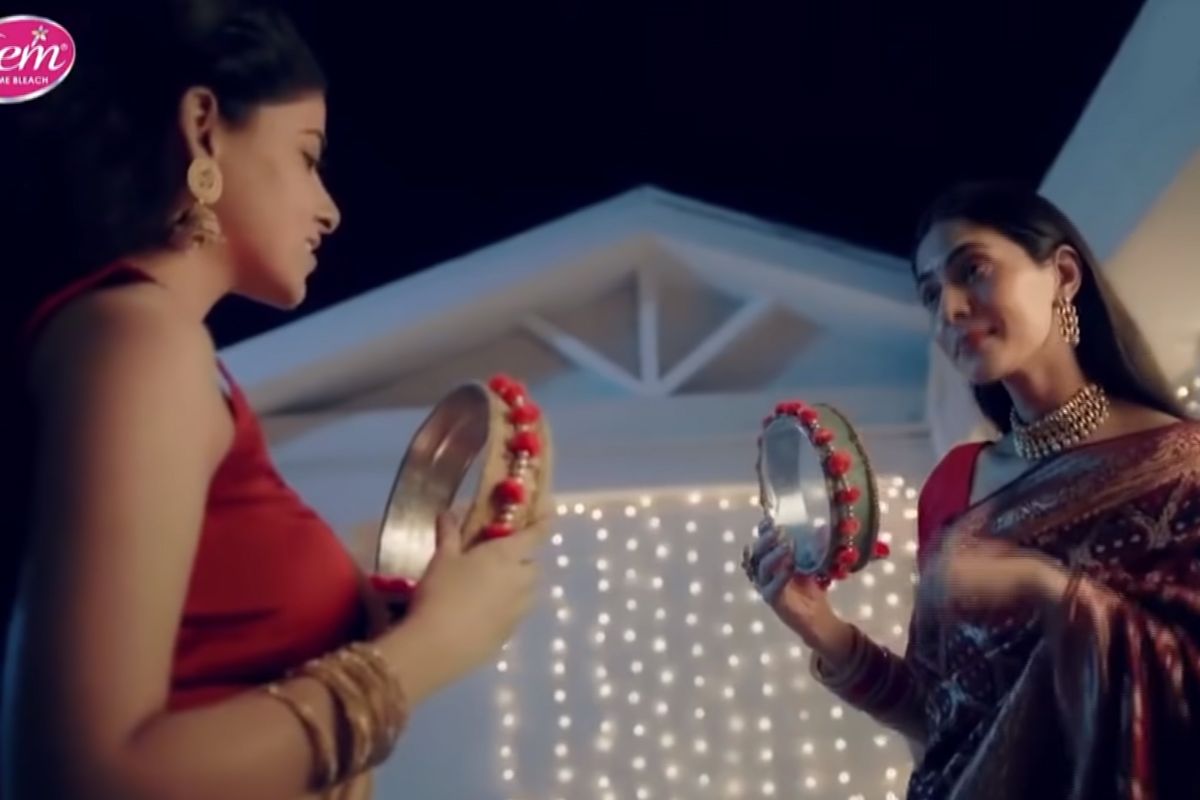 डाबर के विज्ञापन में करवा चौथ मनाते दिखी समलैंगिक महिला, MP के गृह ...