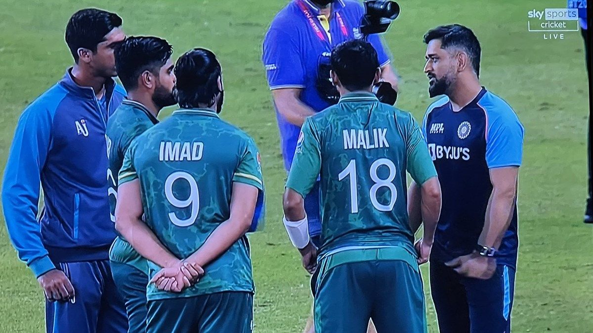 India Vs Pakistan T20 World Cup 2021 Ms Dhonis Heartwarming Gesture