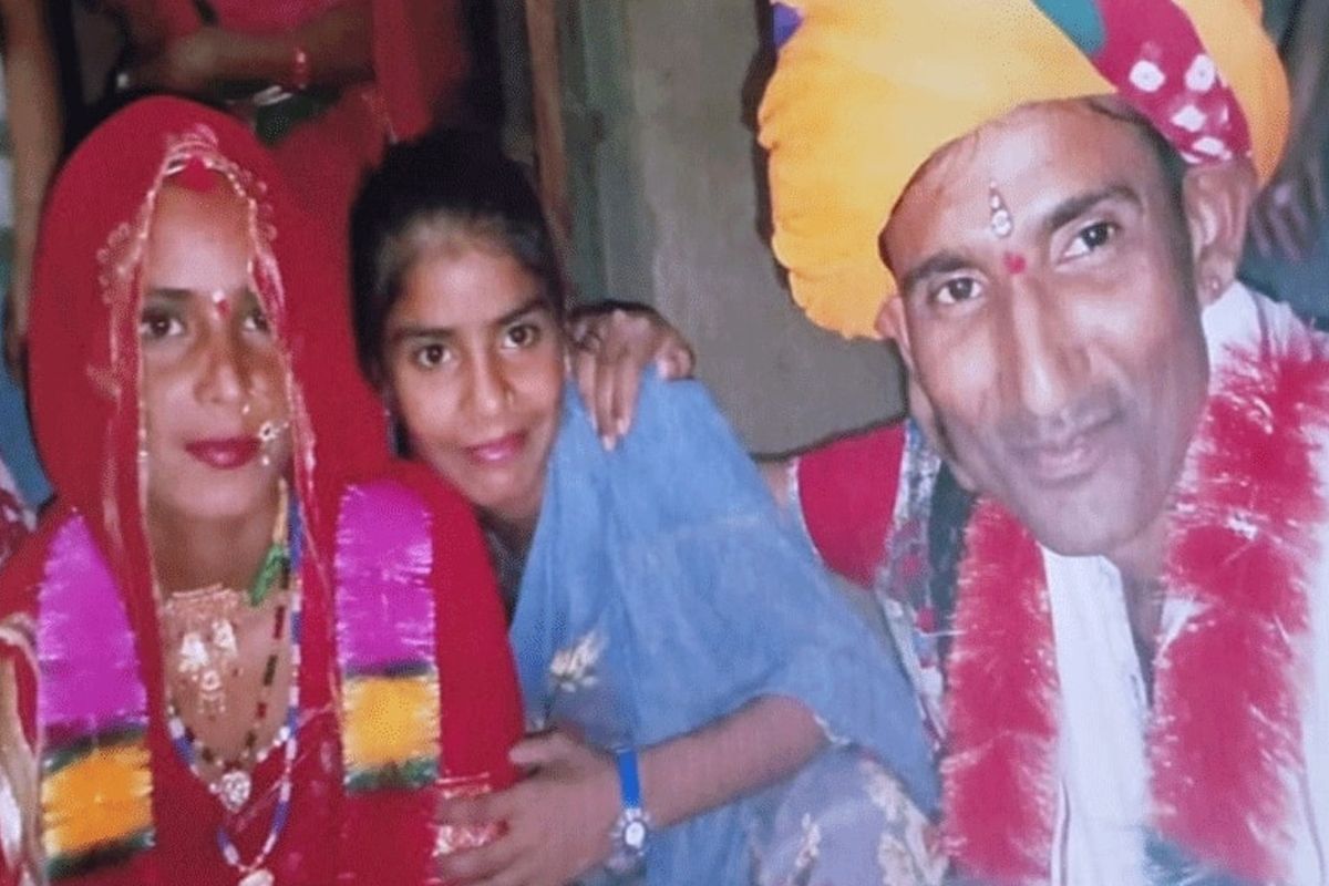 Looteri Dulhan दूल्हे की आंखों के सामने ही 4 लड़कों के साथ फरार हुई 3187