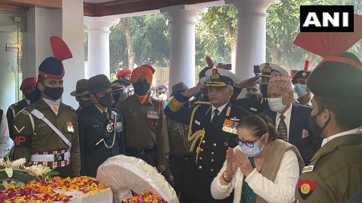 CDS जनरल बिपिन रावत को दी अंतिम विदाई की भावुक करने वाली हैं ये फोटो ...