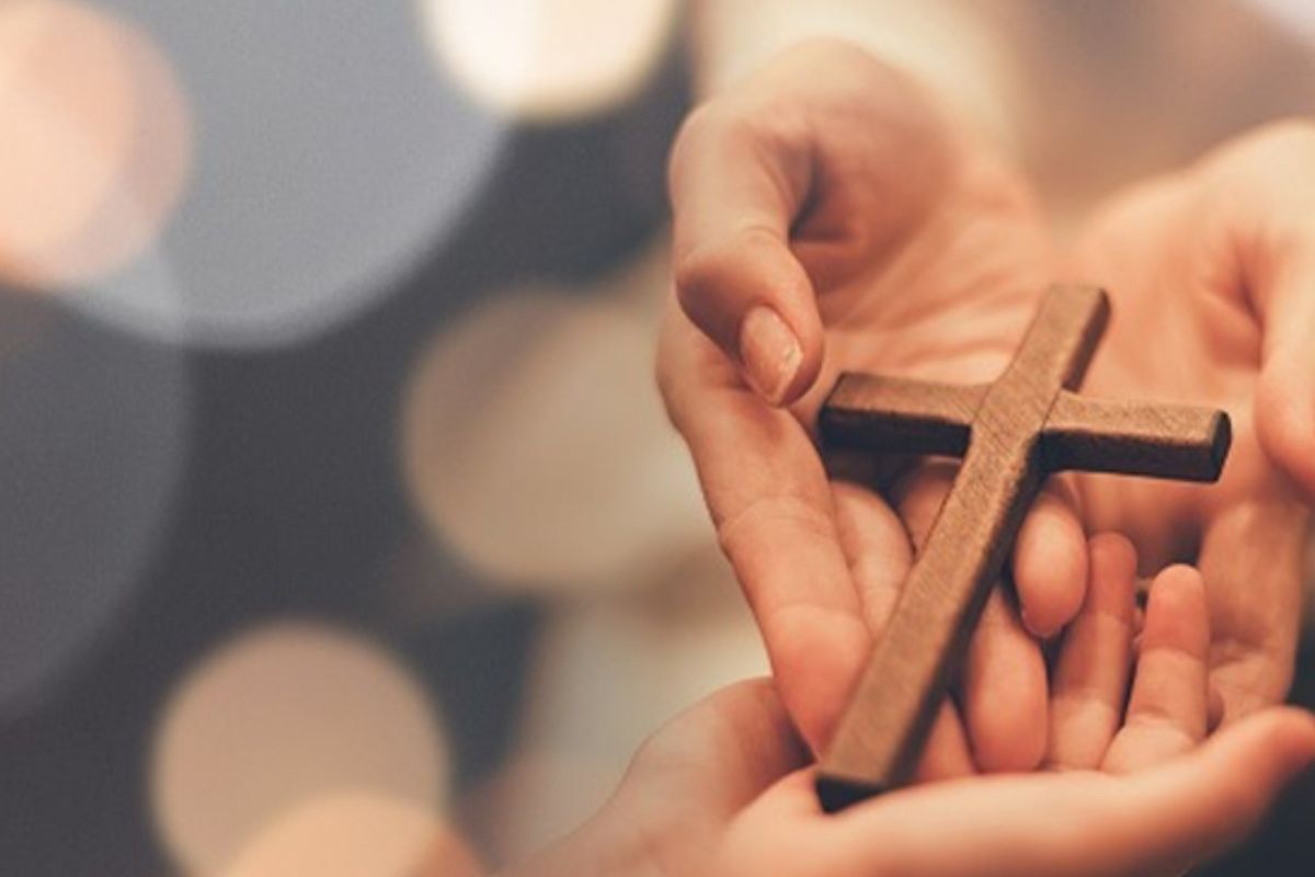 Caught on Camera: Man With Machete Chases Priest In Karnataka Church ...