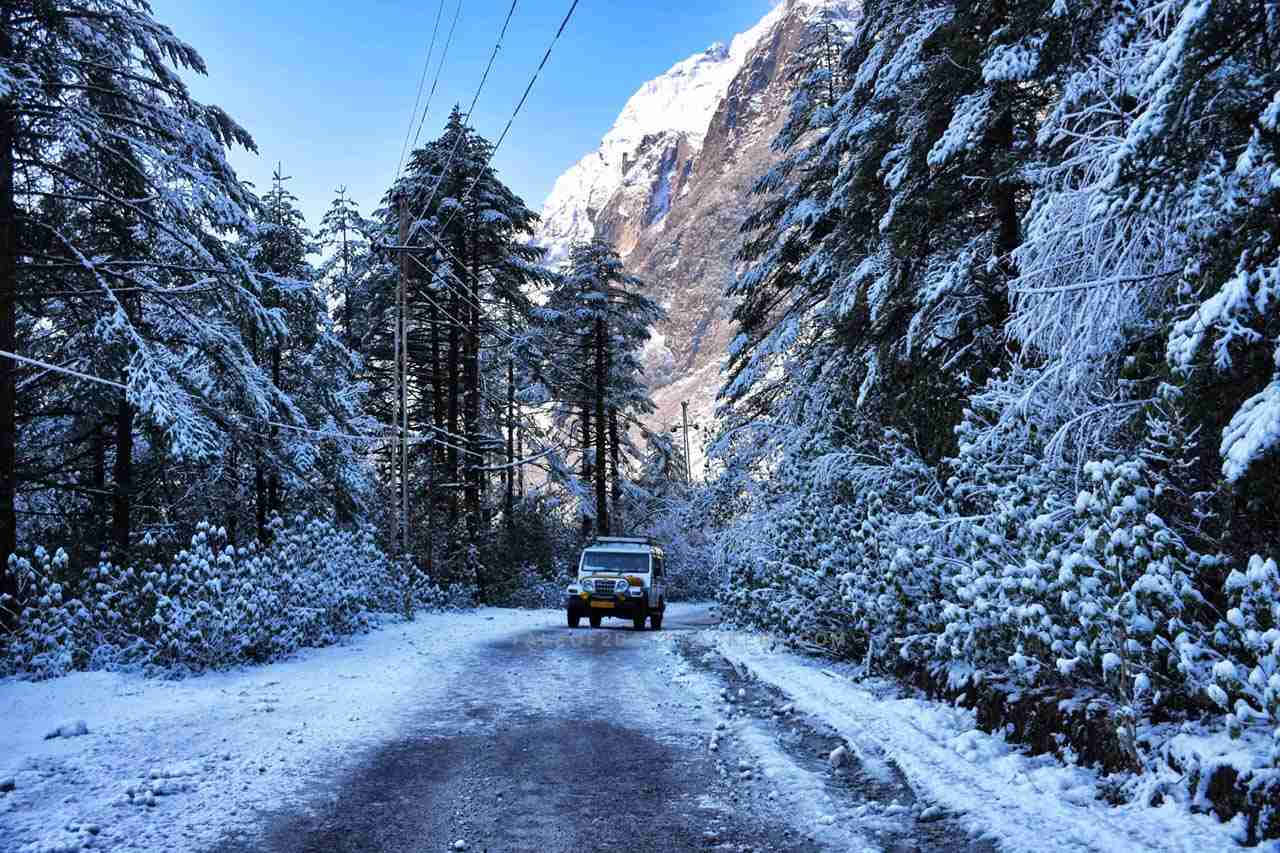5 Best Places in India For Couples to Experience Snow This Winter