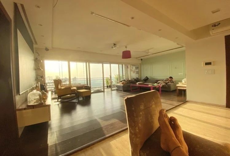 Ravi Dubey और Sargun Mehta का घर है काफी लैविश, देखें डायनिंग एरिया से ...