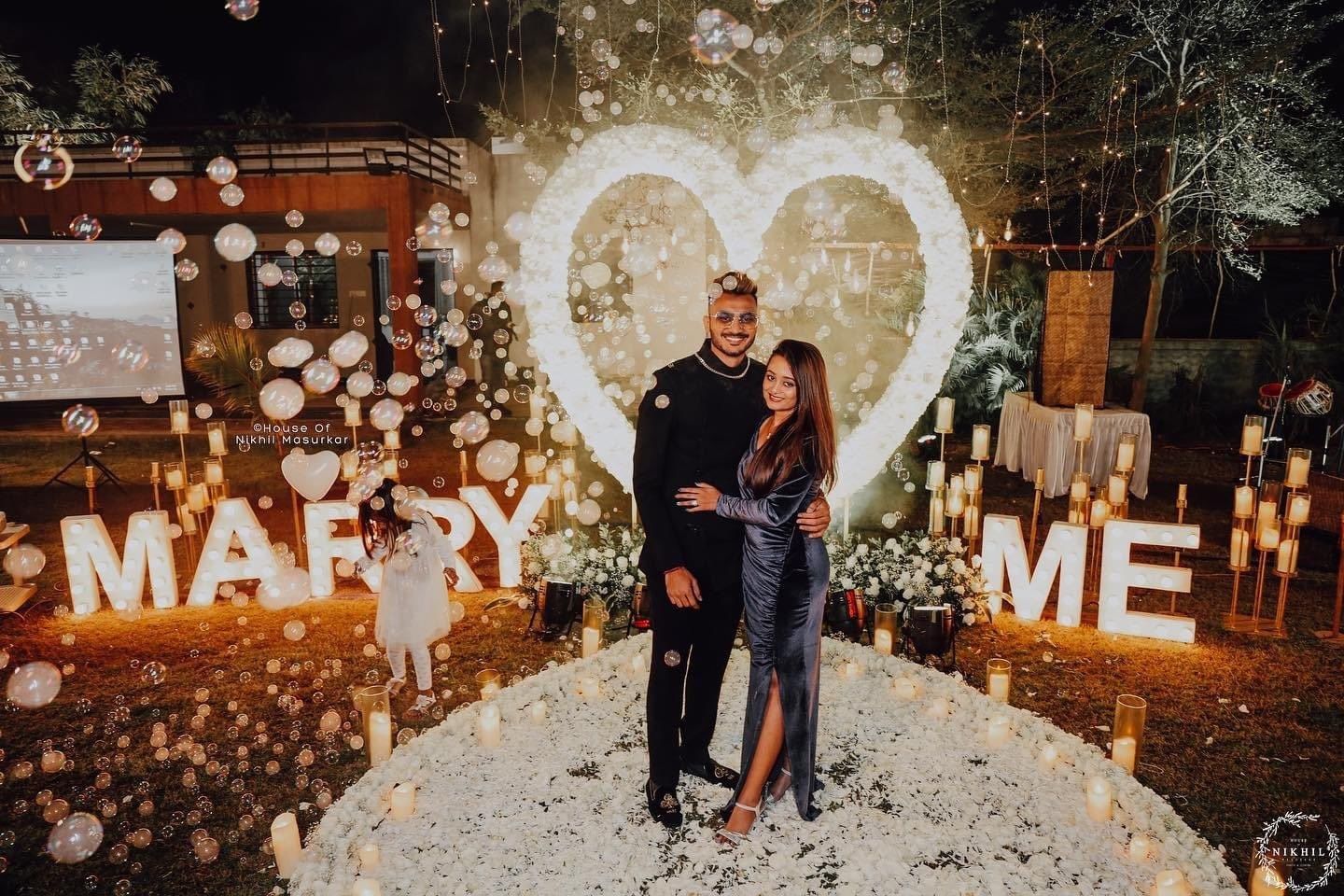 Axar Patel Engagement: भारतीय क्रिकेटर Axar Patel ने रचाई गर्लफ्रेंड ...