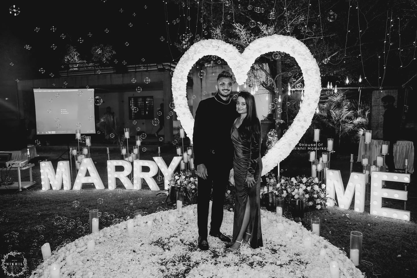 Axar Patel Engagement: भारतीय क्रिकेटर Axar Patel ने रचाई गर्लफ्रेंड ...