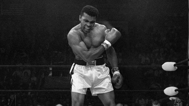 Remembering Muhammad Ali: जब वियतनाम युद्ध के दौरान सेना में भर्ती ना ...