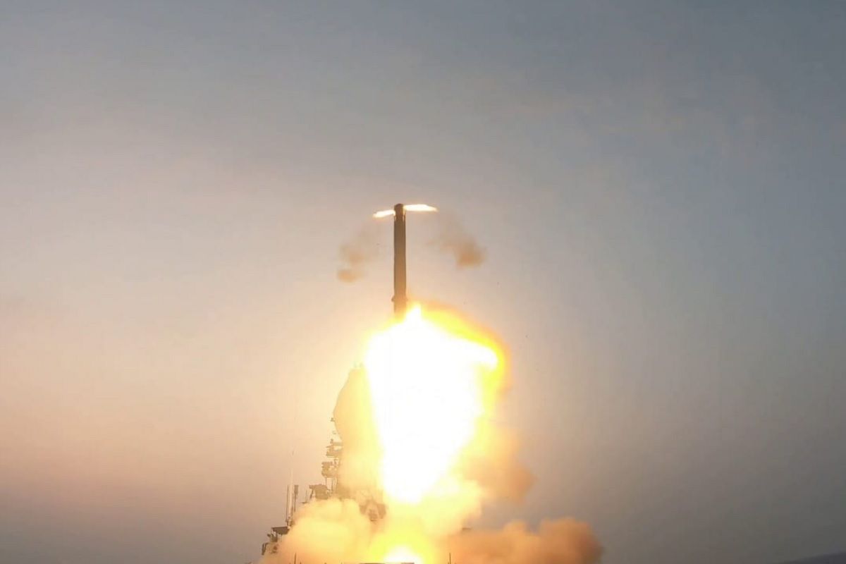 भारत ने सुपरसोनिक BrahMos Missile के आधुनिक संस्करण का सफल परीक्षण किया भारत ने सुपरसोनिक BrahMos Missile के आधुनिक संस्करण का सफल परीक्षण किया