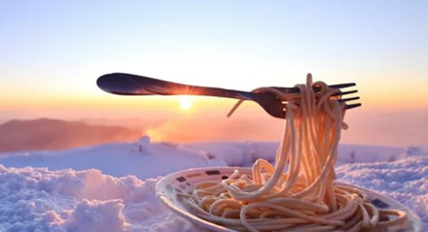 Spaghetti & Fork Freeze Mid-Air in US Mount Washington Due to Extreme ...