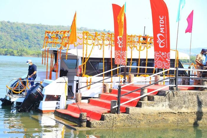 Dive Deep Into The Extraordinary Beauty of Underwater Life With ...