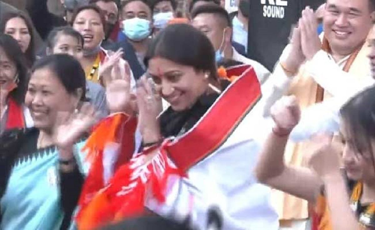 Smriti Irani Joins Traditional Manipuri Dancers in Imphal. Watch Viral ...