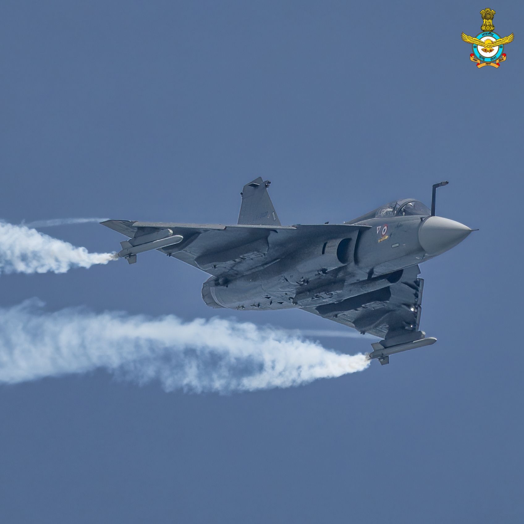 Like a Diamond in the Sky - भारत में बने तेजस एयरक्राफ्ट ने सिंगापुर ...