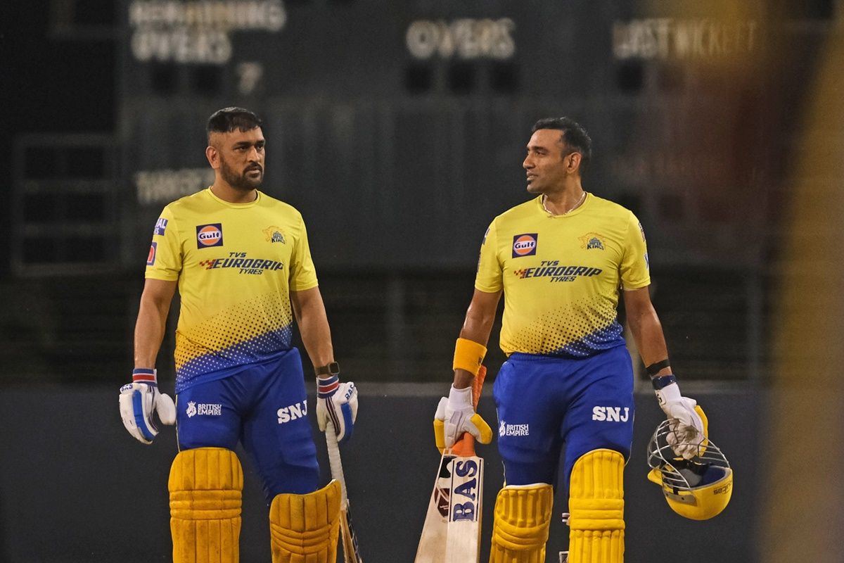 IPL 2022: टीम के साथ प्रैक्टिस कर रहे MS Dhoni, साथी खिलाड़ी को दी ...