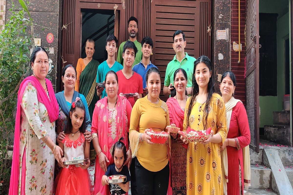 शहरों ने कैसे बदल दी फूलदेई? मनुष्य को प्रकृति से जोड़ता है उत्तराखंड ...